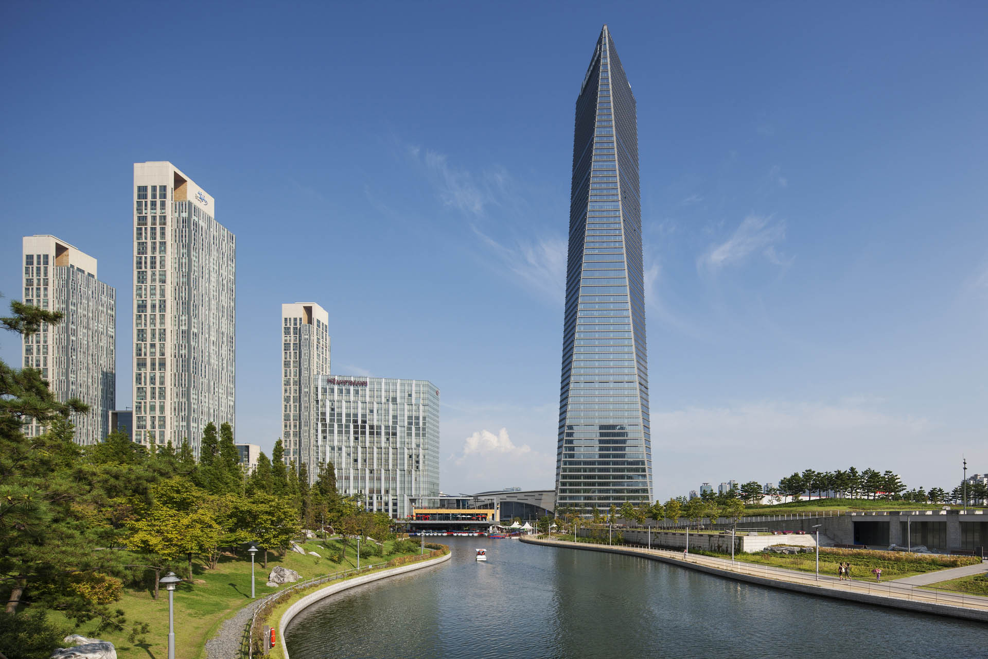POSCO Tower Songdo (Northeast Asia Trade Tower)/Oakwood Premier Incheon ...